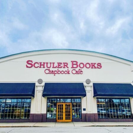 19 BEST Independent Michigan Bookstores for a New Read