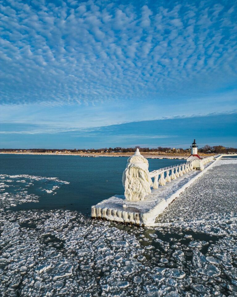 12 Michigan Lighthouses with Easy Access in Winter (+1 You Can Even Tour!)