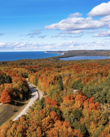 13 Beautiful Towns on the M22 Michigan Scenic Drive to Explore