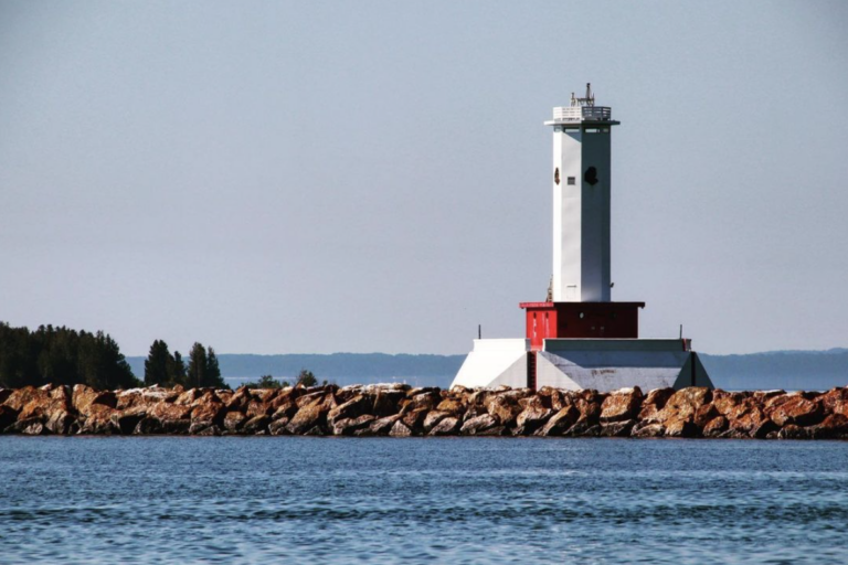 44 Beautiful Lighthouses in Upper Peninsula Michigan