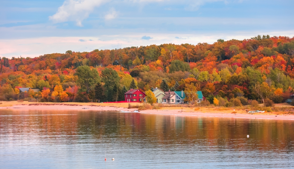 7 Awesome Fall Cabin Rentals in Michigan for a Cozy Getaway