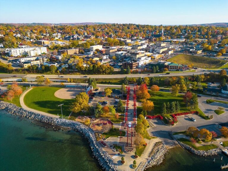 24 BEST Small Towns in Michigan to Visit in 2026