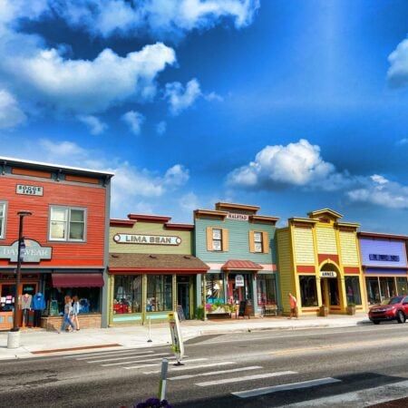 24 BEST Small Towns in Michigan to Visit in 2023