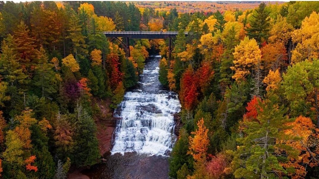 19 BEST Fall Things to Do in the Upper Peninsula in 2026