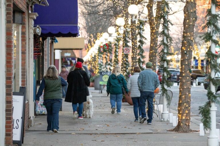 24 BEST Small Towns in Michigan to Visit in 2026