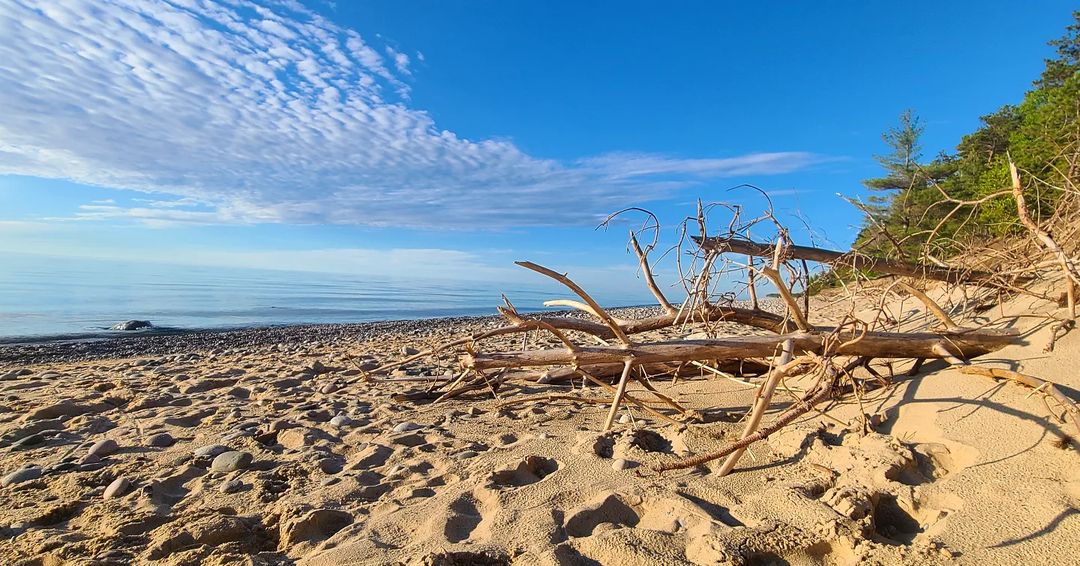 7 Secret Beaches in Michigan That Will Take Your Breath Away